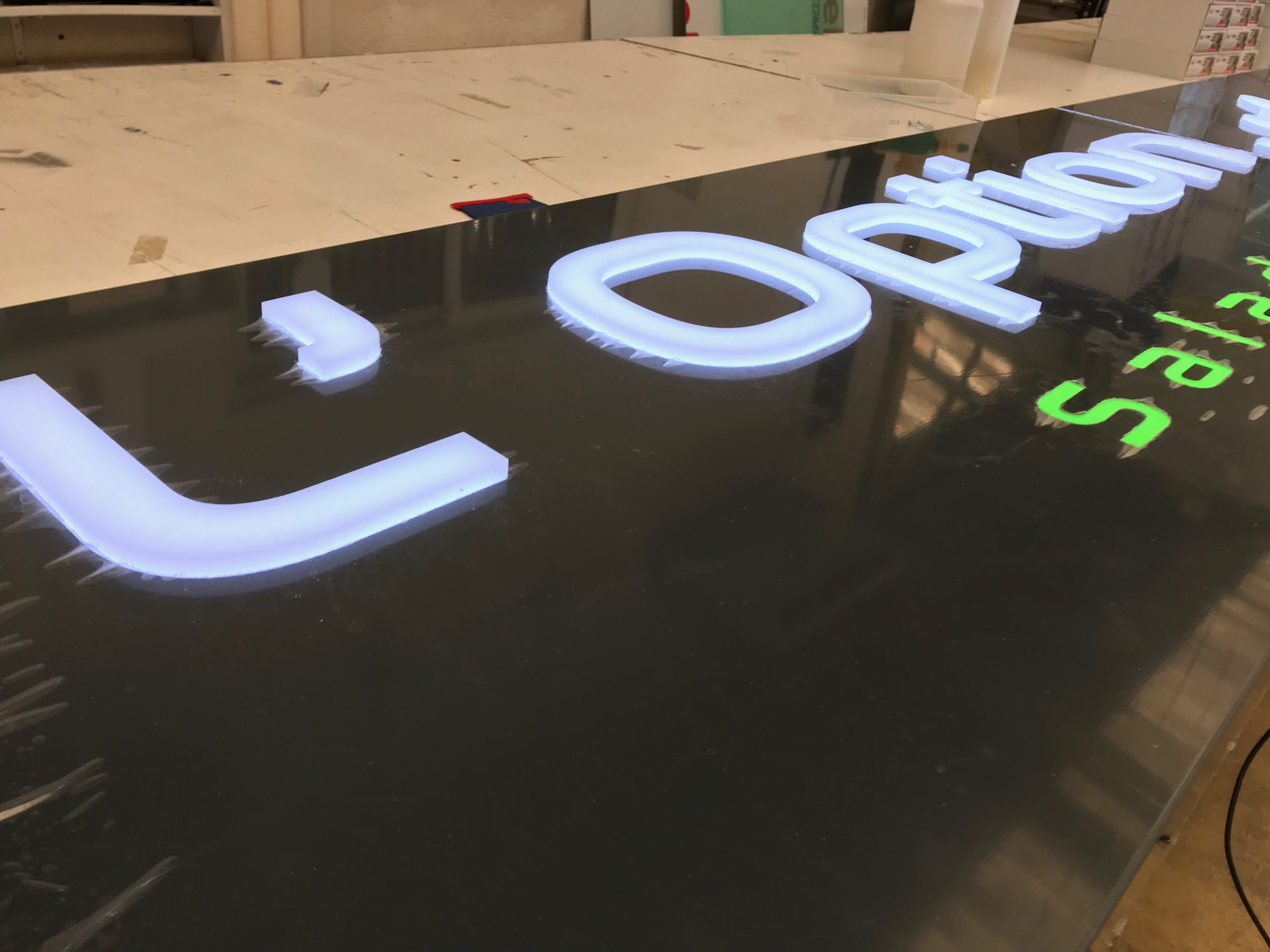 enseigne lumineuse LED avec relief www.signpub (3) - Signpub